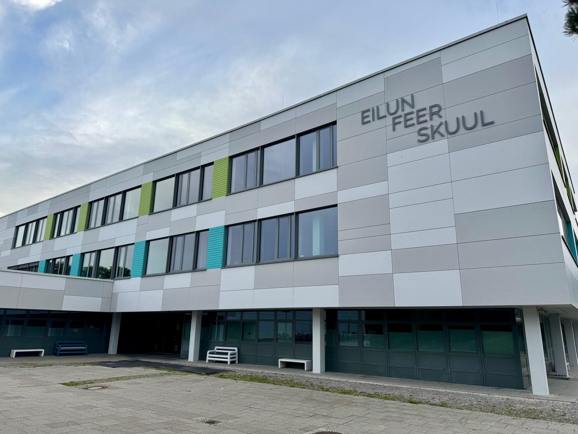 Eilun Feer Skuul: Polizei-Einsatz nach gemeldeter „ernster Lage“